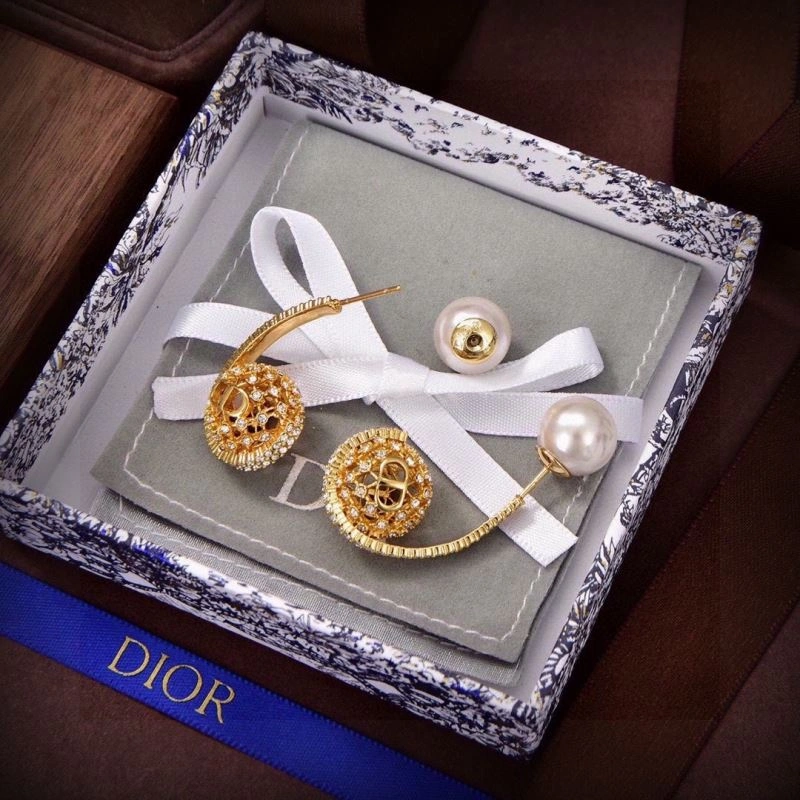 Low-cost Christian Dior Earrings