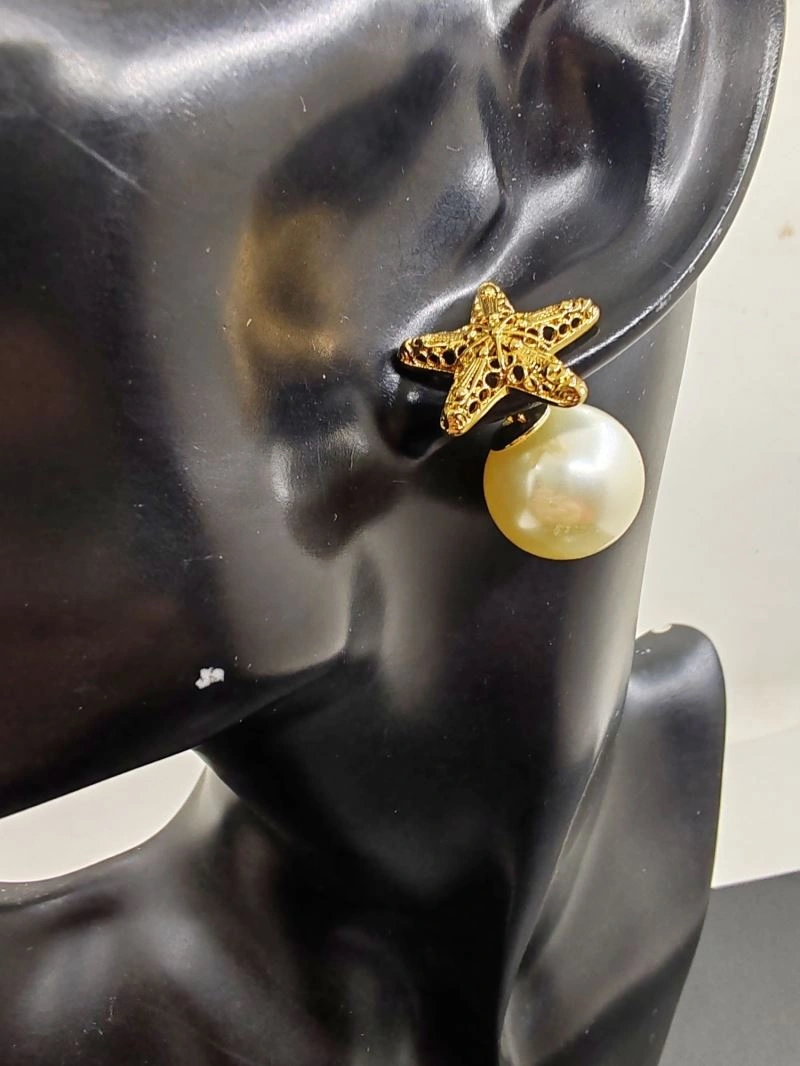 Bargain Christian Dior Earrings