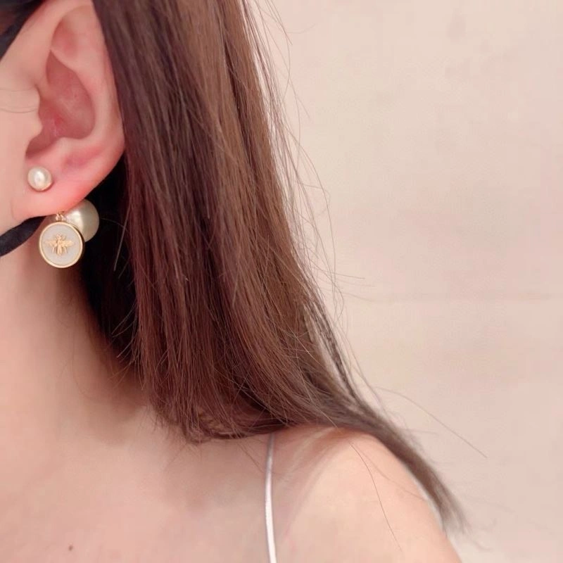 Accurate model Christian Dior Earrings