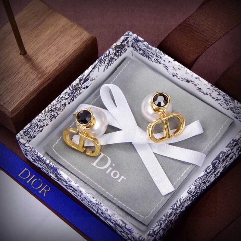 Accurate model Christian Dior Earrings