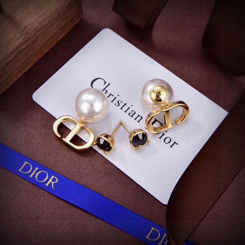 Accurate model Christian Dior Earrings