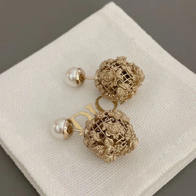 Top match Christian Dior Earrings