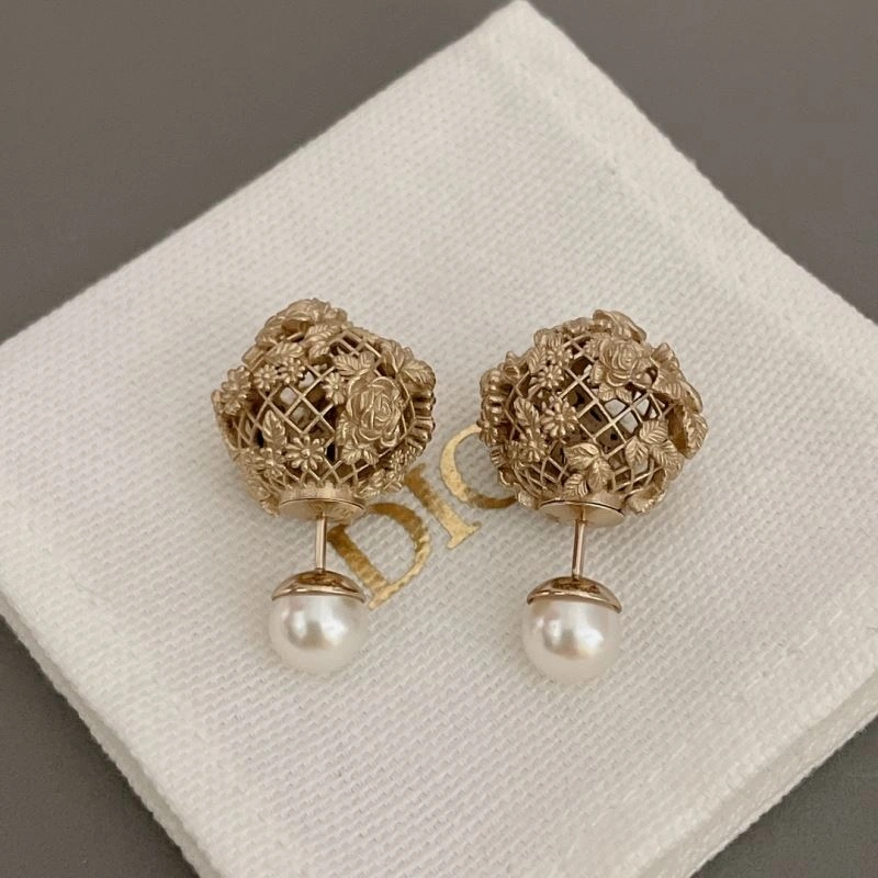 Top match Christian Dior Earrings