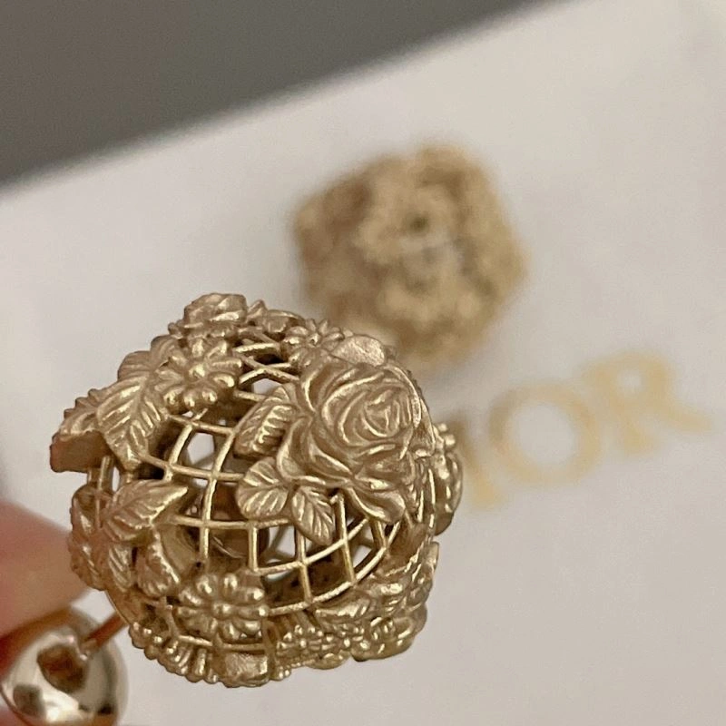 Top match Christian Dior Earrings