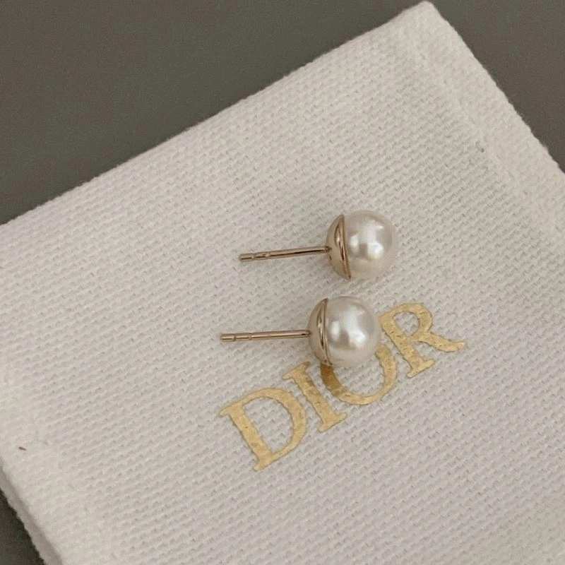Top match Christian Dior Earrings