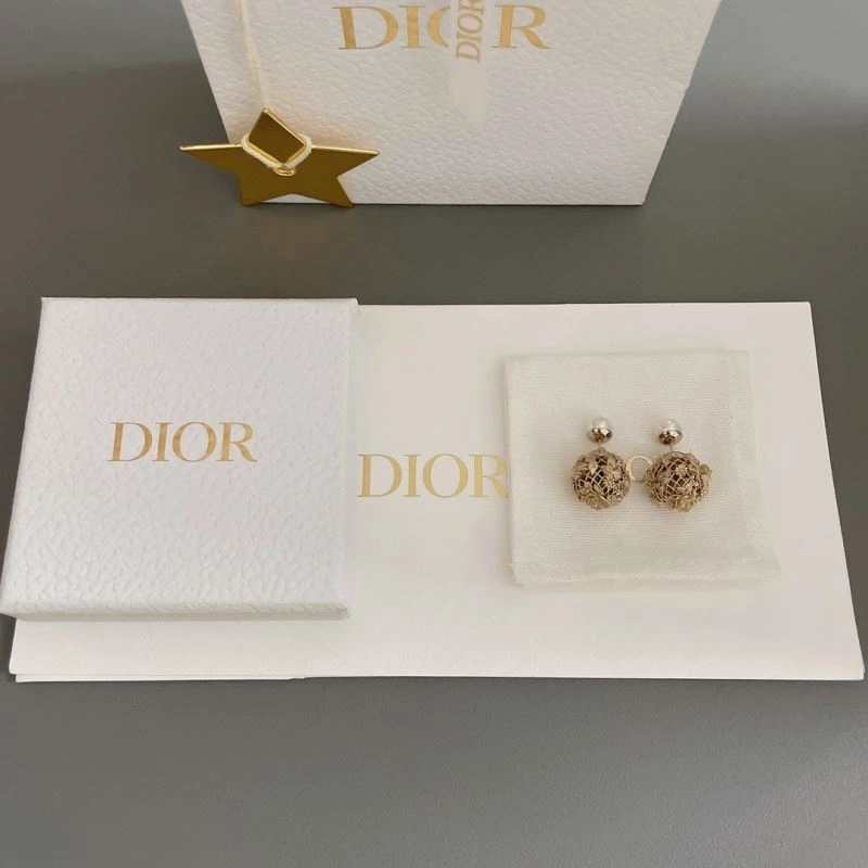 Top match Christian Dior Earrings