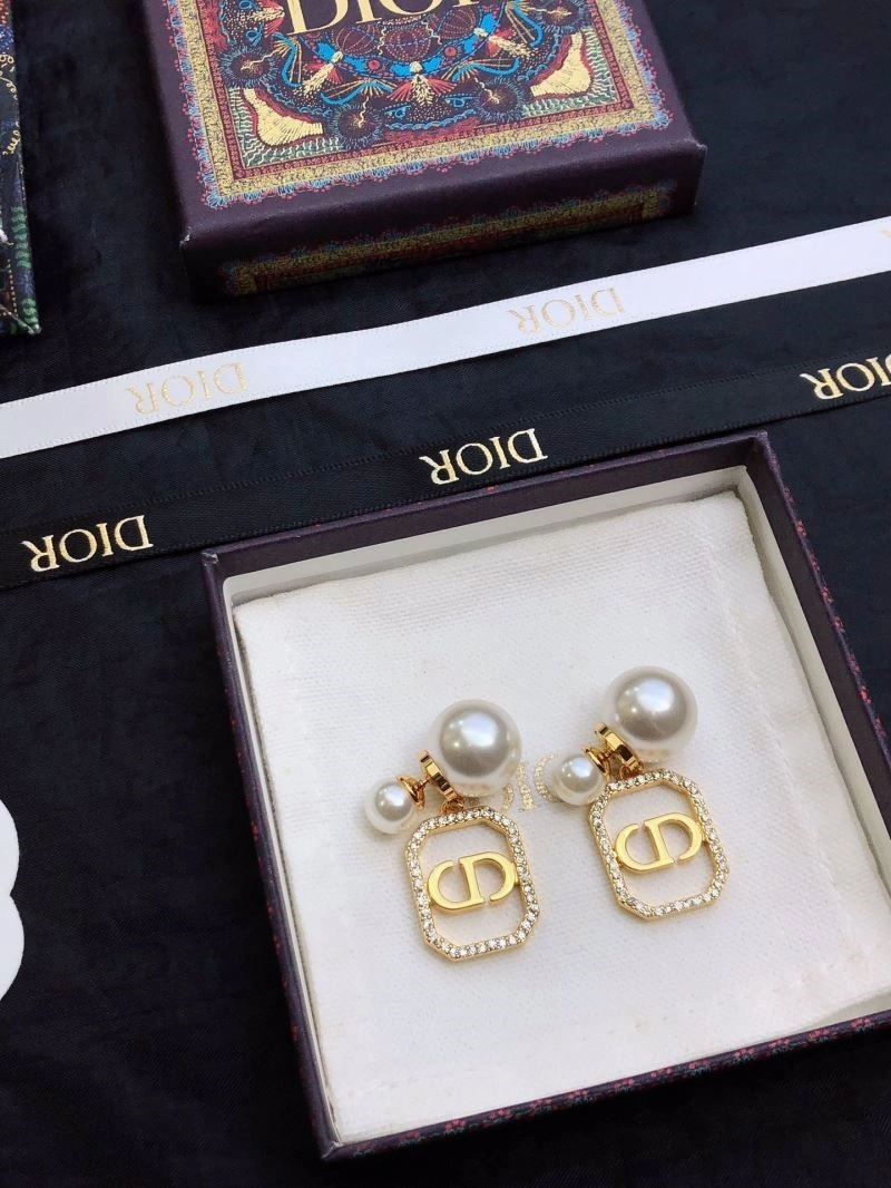 Indistinguishable Christian Dior Earrings