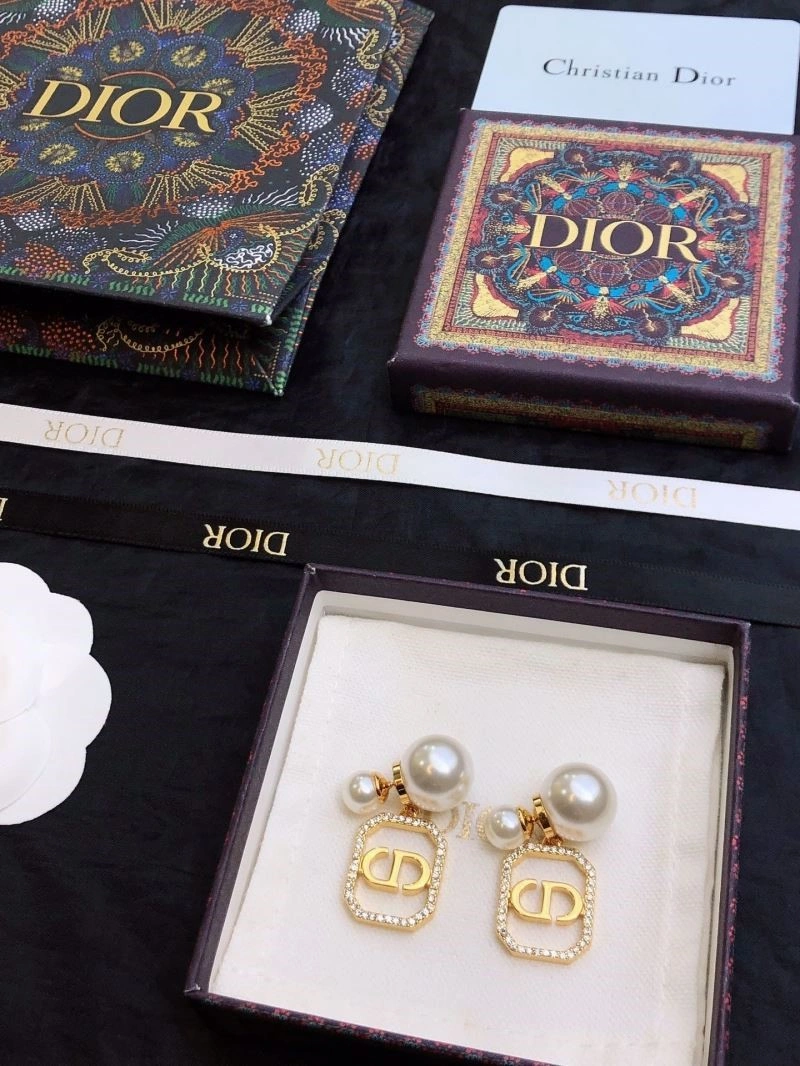 Indistinguishable Christian Dior Earrings