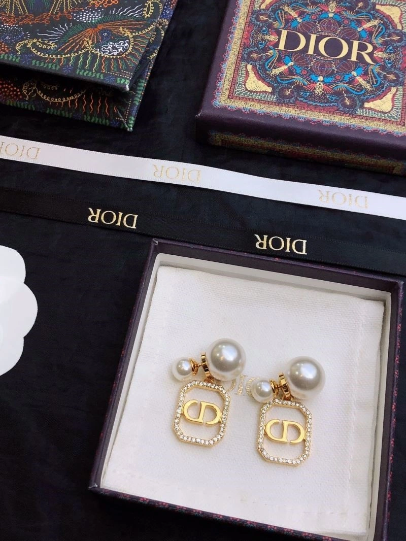 Indistinguishable Christian Dior Earrings