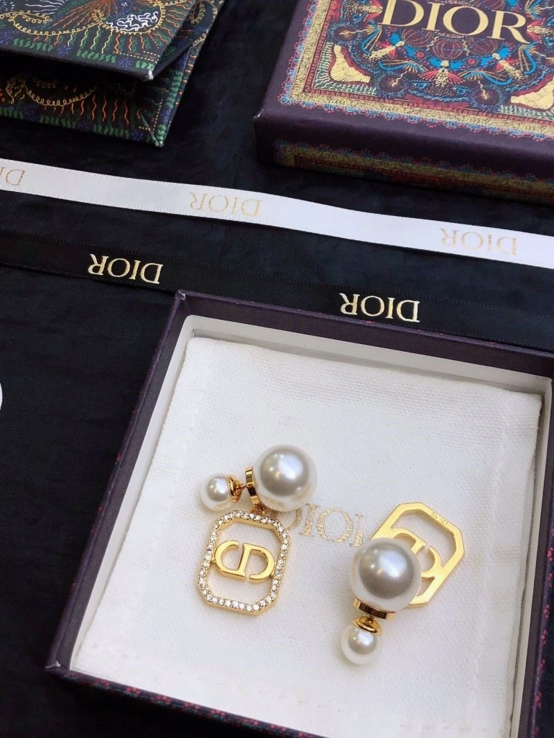 Indistinguishable Christian Dior Earrings