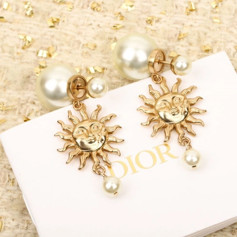 Top match Christian Dior Earrings
