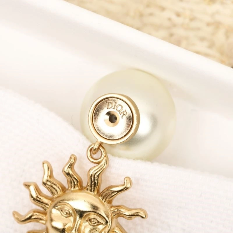 Top match Christian Dior Earrings