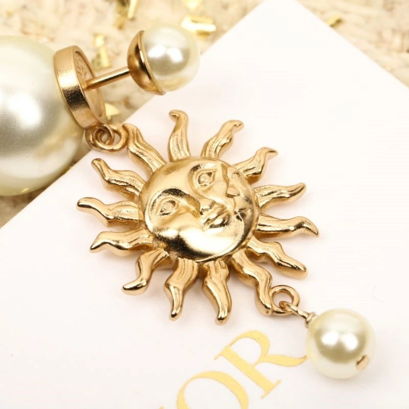 Top match Christian Dior Earrings