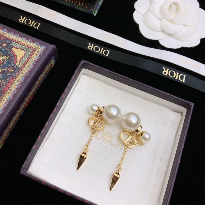 Accurate model Christian Dior Earrings