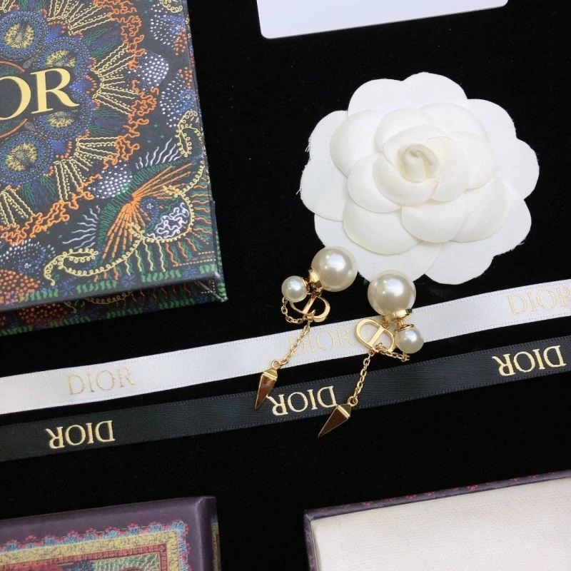 Accurate model Christian Dior Earrings