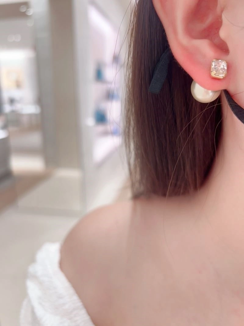 Cut-rate Christian Dior Earrings