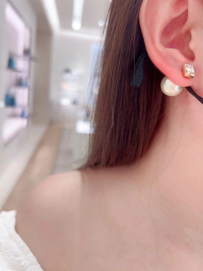 Cut-rate Christian Dior Earrings