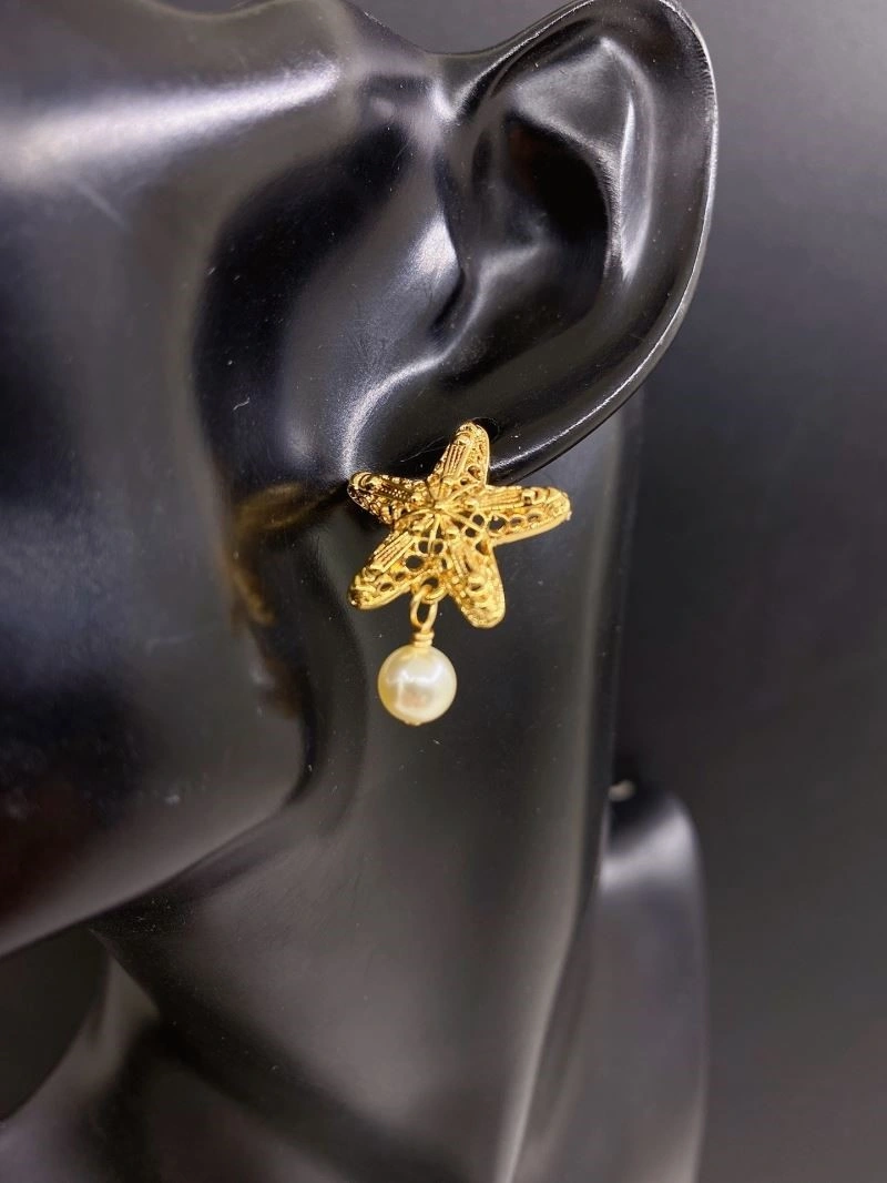Top match Christian Dior Earrings