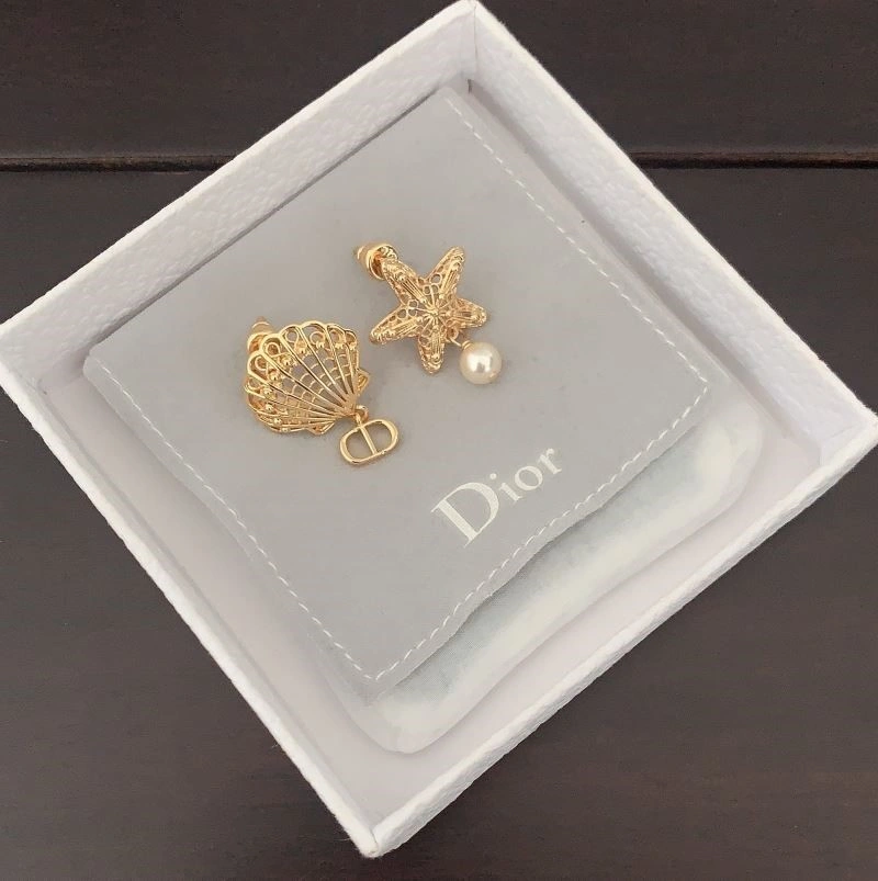Top match Christian Dior Earrings