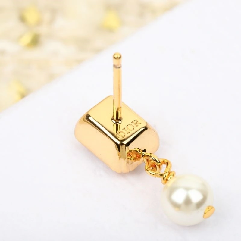Cut-rate Christian Dior Earrings