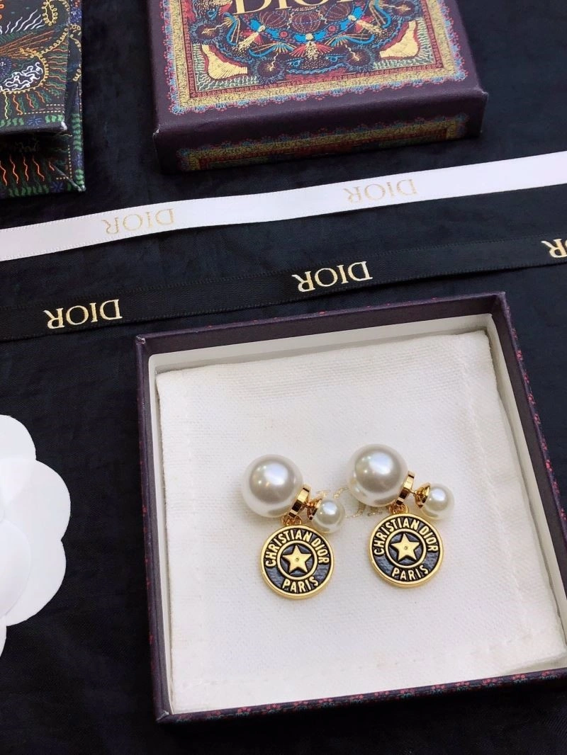 Low-cost Christian Dior Earrings