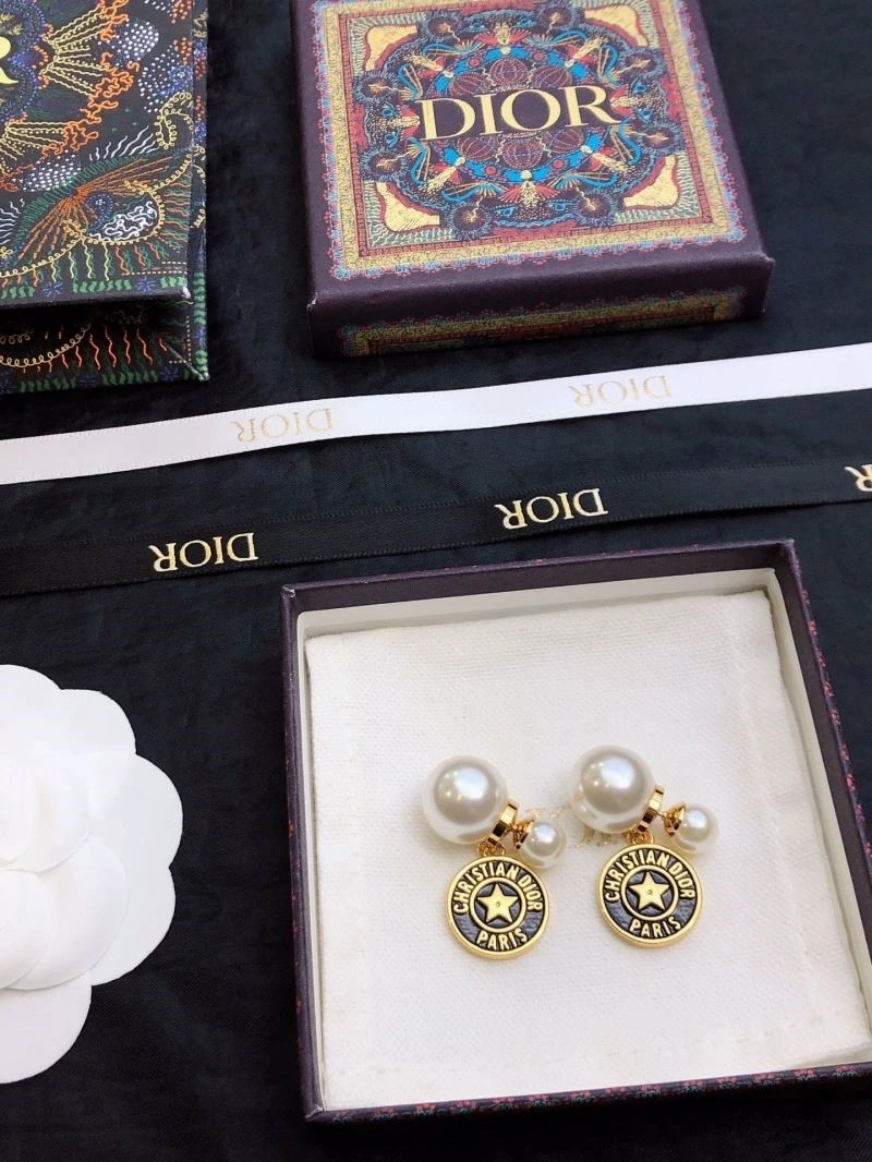 Low-cost Christian Dior Earrings