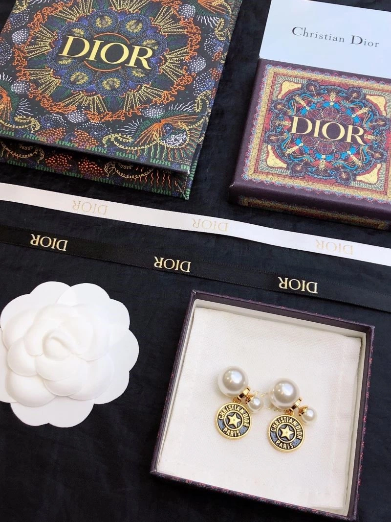 Low-cost Christian Dior Earrings