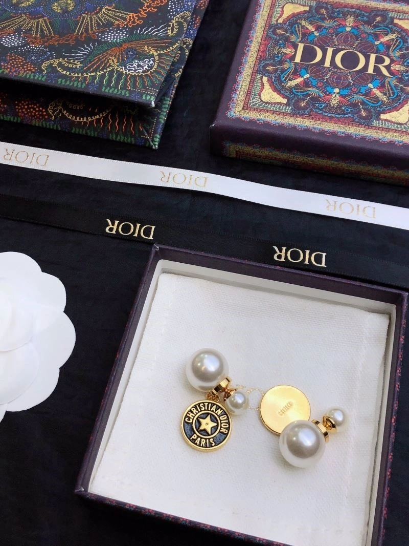 Low-cost Christian Dior Earrings