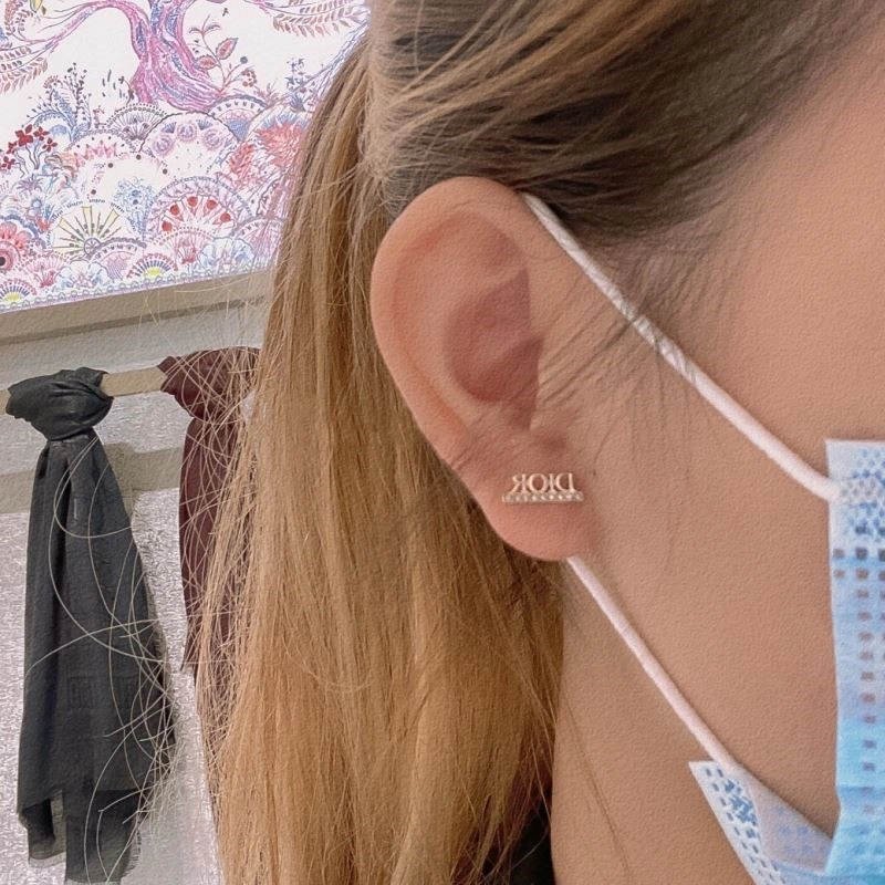 Indistinguishable Christian Dior Earrings