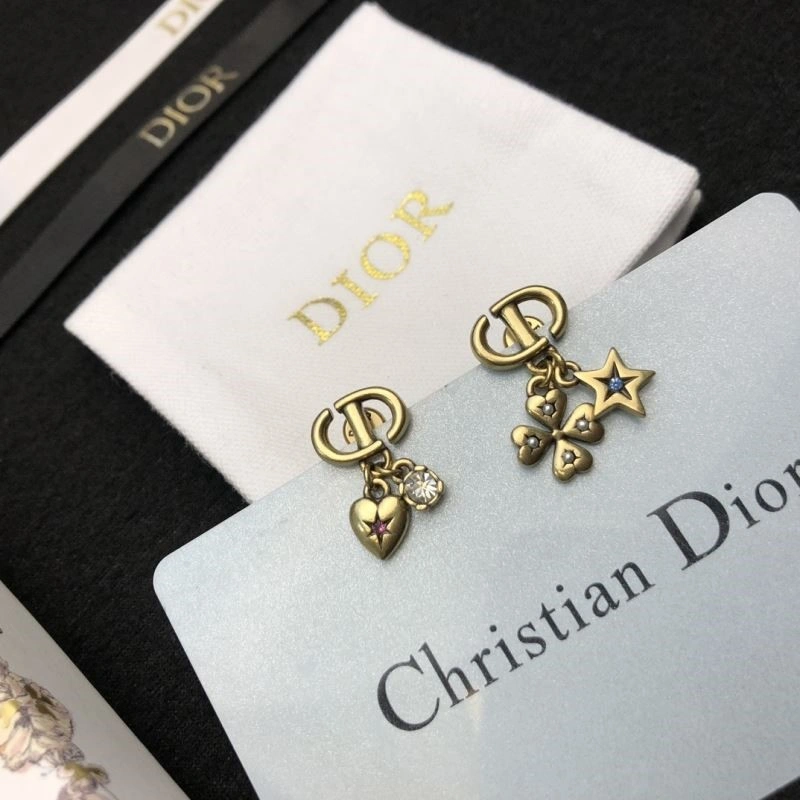 Accurate model Christian Dior Earrings