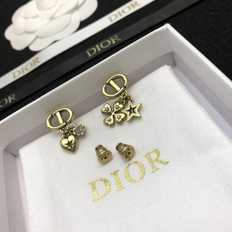 Accurate model Christian Dior Earrings