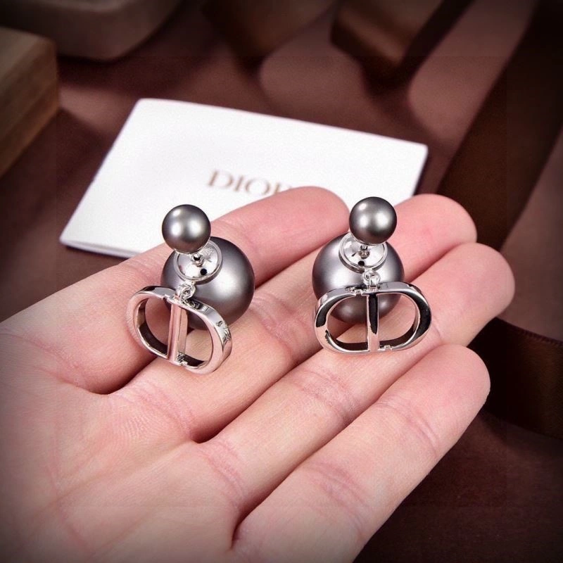 Low-cost Christian Dior Earrings