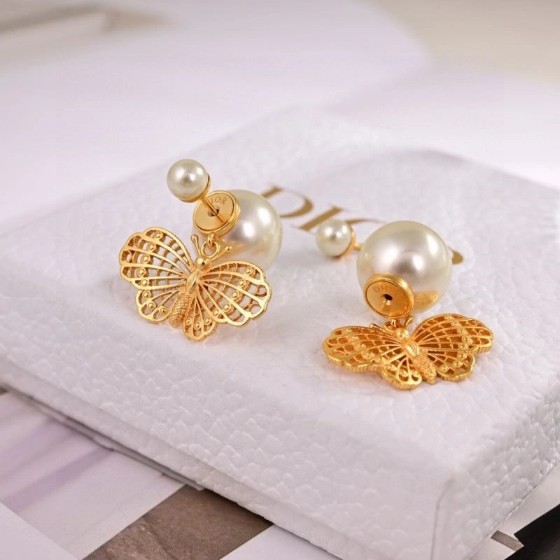 Accurate model Christian Dior Earrings