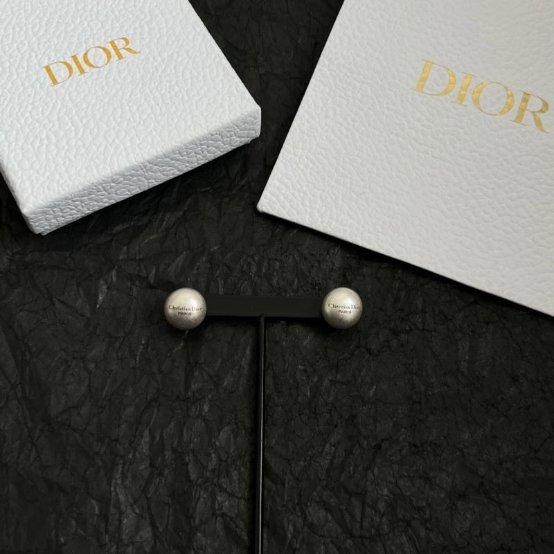Accurate model Christian Dior Earrings