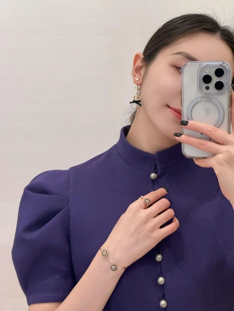 Low-cost Christian Dior Earrings