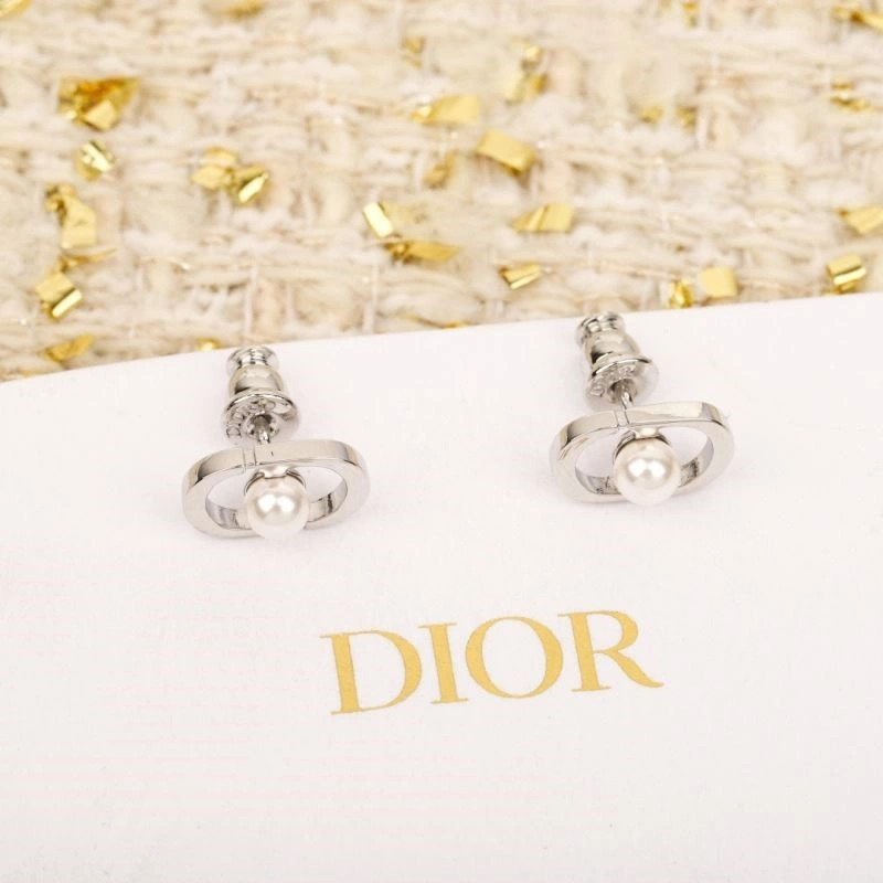 Top match Christian Dior Earrings