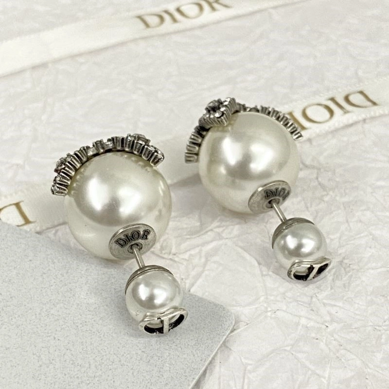 Accurate model Christian Dior Earrings