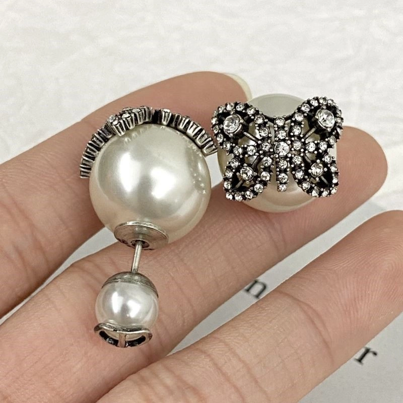 Accurate model Christian Dior Earrings