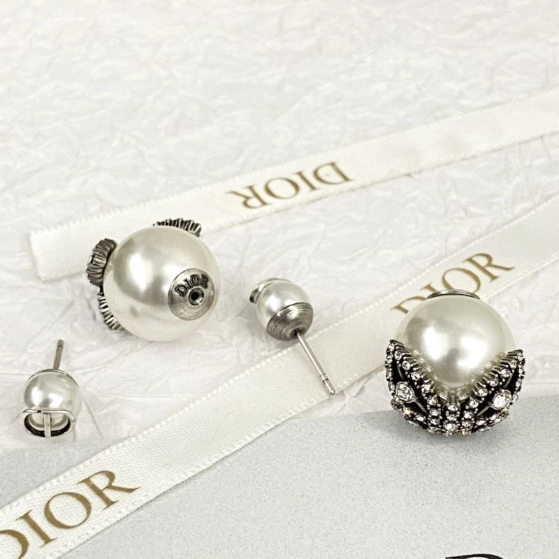 Accurate model Christian Dior Earrings