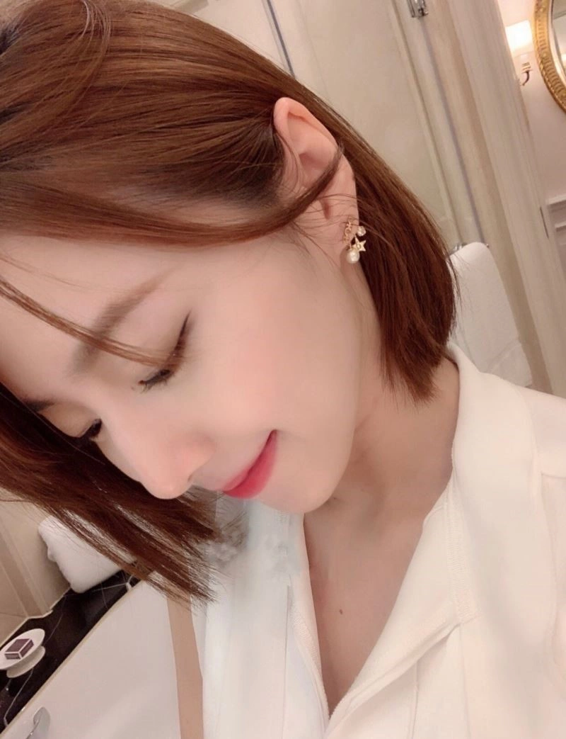 Accurate model Christian Dior Earrings