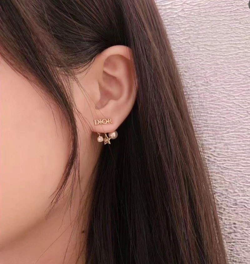 Accurate model Christian Dior Earrings