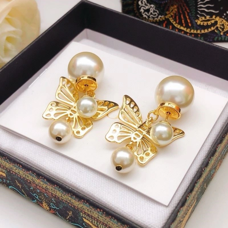 Accurate model Christian Dior Earrings