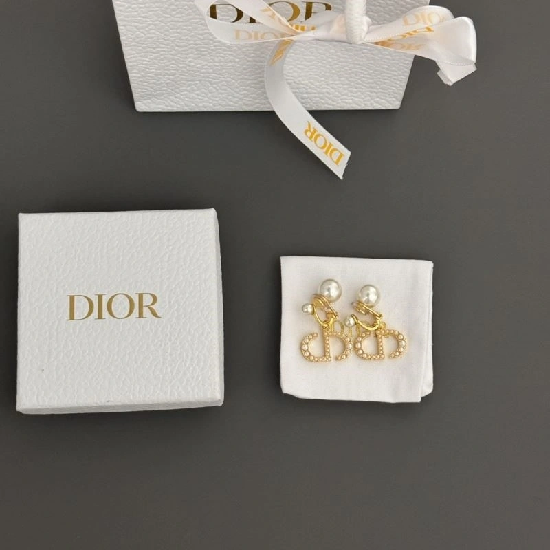 Top match Christian Dior Earrings