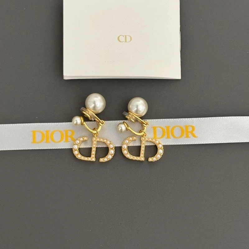 Top match Christian Dior Earrings