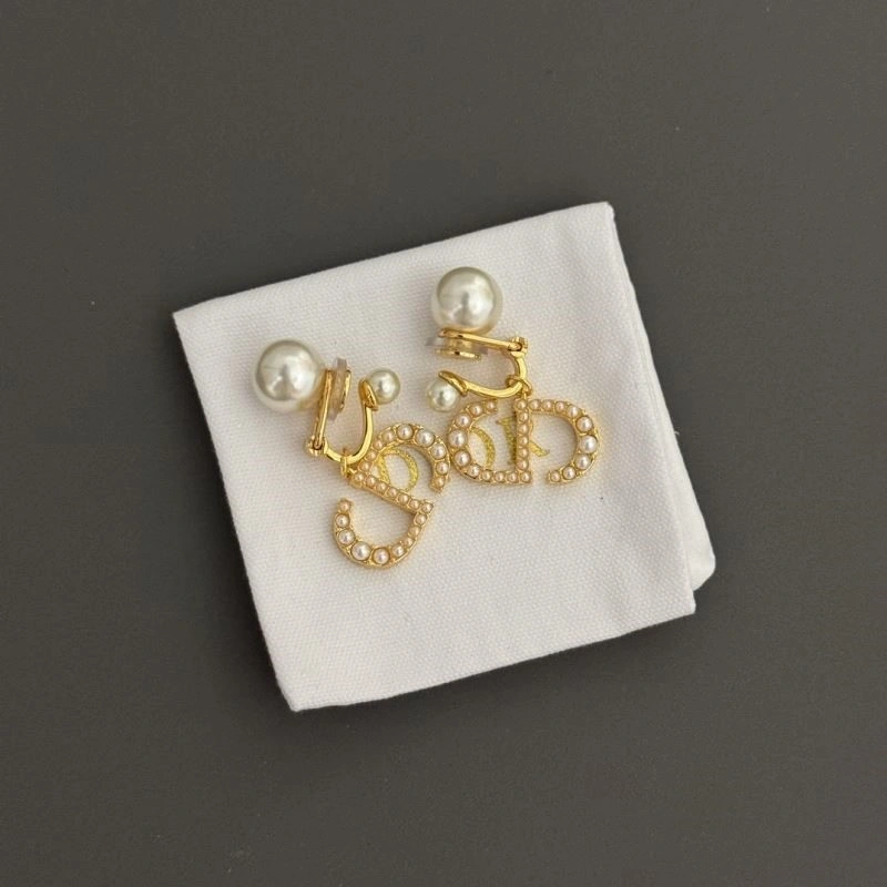 Top match Christian Dior Earrings