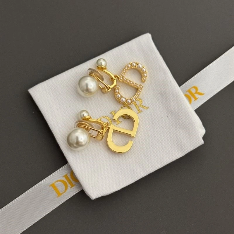 Top match Christian Dior Earrings