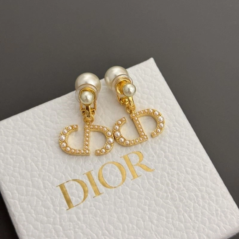 Top match Christian Dior Earrings