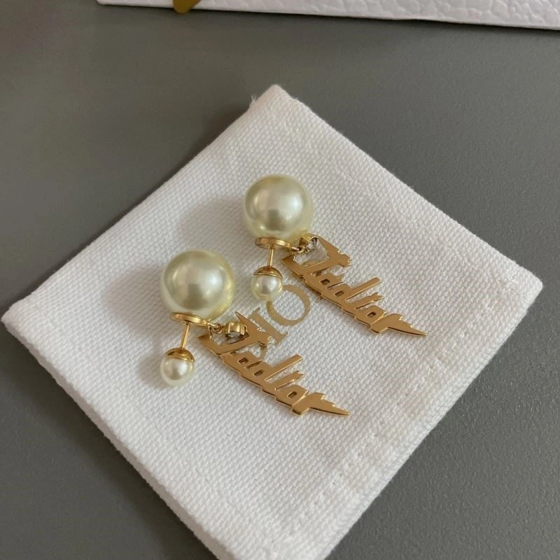 Top match Christian Dior Earrings