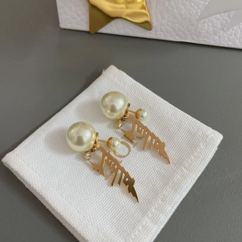Top match Christian Dior Earrings