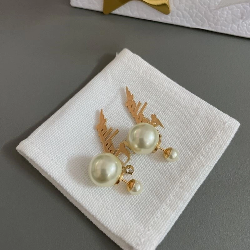 Top match Christian Dior Earrings